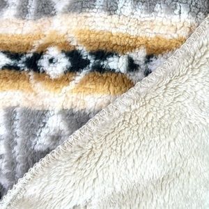 Pendleton | Bedding | Pendleton Sherpa Fleece Throw Crossroads | Poshmark